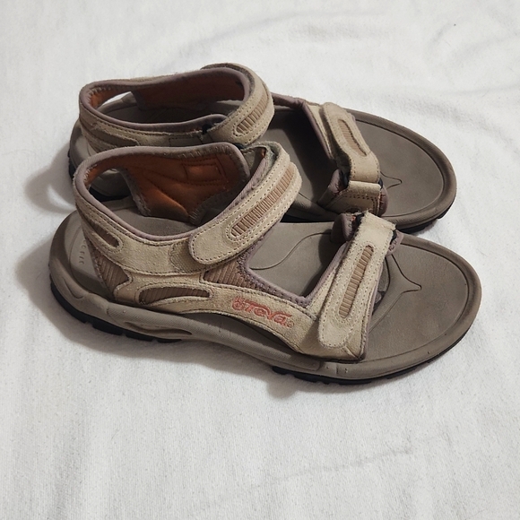 Teva | Shoes | Teva Hiking Sandals Sn 6468 Womens Size 8 | Poshmark